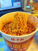 China Chongqing Hotpot Flavor Dry Mixed Instant Noodle Super Spicy And Delicious for sale