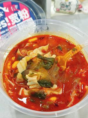 China Chongqing Sour And Spicy Flavor Cup Noodles Net Weight 156g*12 for sale