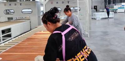 China PLC Fully Automatic Production Line 1300mm Aluminum Honeycomb Panel Machine for sale