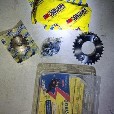 China CB100 Comp Chain And Sprocket Set Alloy / Iron Motorcycle Spare Parts for sale