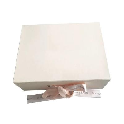 China ISO Luxury Apparel Packaging CMYK Full Color Pantone for sale