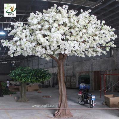 China UVG CHR114 4m Indoor Silk Japanese Cherry Blossom Tree Artificial Fiberglass Trunk for sale