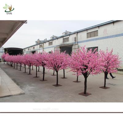 China Artificial Pink Flowering Cherry Tree UVG Wooden Trunk 1.8m for Exhibition Hall Decoration for sale