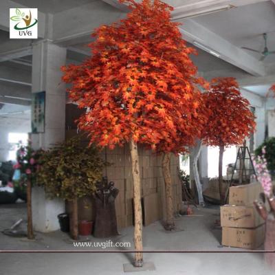 China Indoor Artificial Maple Tree 6ft Silk Leaves UVG Wooden Trunk Hotel Foyer Decor for sale