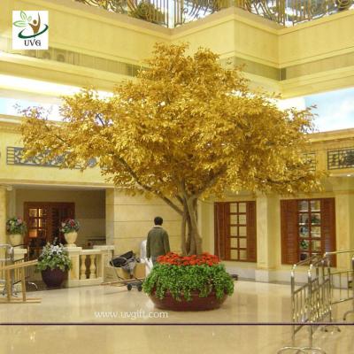 China UVG GRE09 Gold Banyan Leaves Large Artificial Indoor Tree Wooden Trunk 6ft Hotel Landscaping for sale