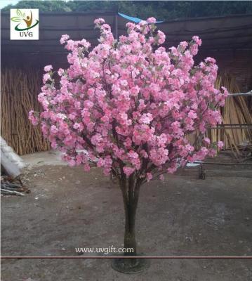 China Artificial Cherry Blossom Tree Centerpiece 120cm UVG Wedding Table Decoration for sale