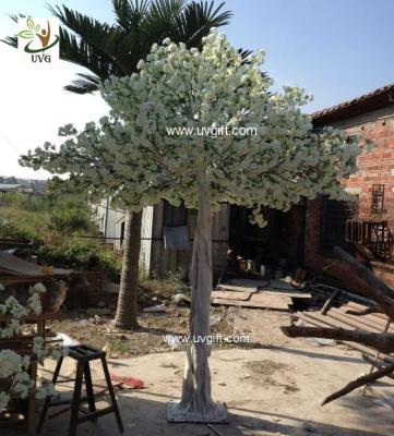 China UVG CHR135 Indoor Artificial Cherry Blossom Tree 1.5m White Wedding Decoration for sale