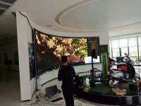 China Cambered P2.5 1500nits SMD2121 Indoor Advertising LED Display for sale