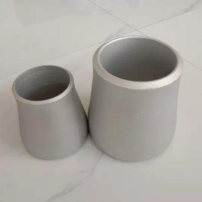 China Carbon Steel Concentric Reducer Butt Weld Pipe Fitting ANSI B16.9 SCH40 1/2-24 Inch Black Painting for sale
