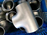 China ASME B16.9 UNS32750 2-8 Inch Stainless Steel Seamless Butt Weld Tee Pipe Fitting for sale