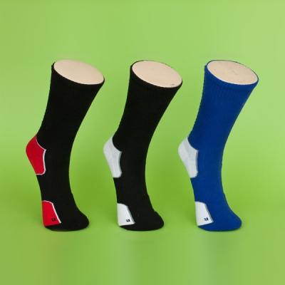 China Custom Black Ankle Socks 144 Needle Moisture Wicking Athletic Socks for Men for sale