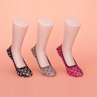 China Snagging Resistance Non Slip Invisible Socks No Show Liner Socks For Women Custom Size 76% Cotton for sale