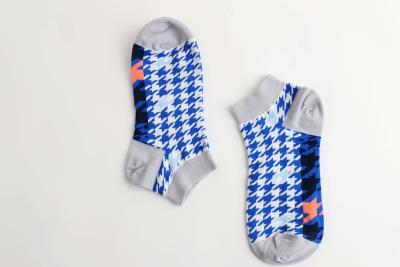 China Custom Color Stripes Sweat Absorbent Sports Ankle Socks 144 Needle Cotton Nylon Spandex for sale