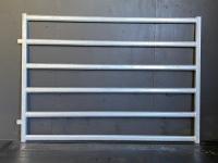 China Livestock Corral Fence Heavy Duty 12ft Square Pipe With Oval Rail for sale