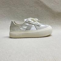 China Women white classic and comfort sneaker with silk lace daily use for sale