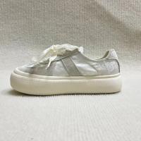 China Women white classic and comfort sneaker with silk lace daily use for sale