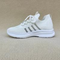 China Lightweight White Sneakers Women Antislip Soft Leather White Trainers for sale