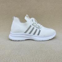 China Lightweight White Sneakers Women Antislip Soft Leather White Trainers for sale