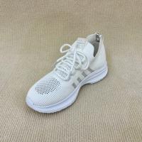 China Lightweight White Sneakers Women Antislip Soft Leather White Trainers for sale