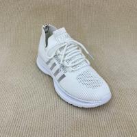 China Lightweight White Sneakers Women Antislip Soft Leather White Trainers for sale