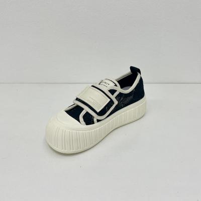 China Black White Comfort Fashion Sneakers Women Breathable Sneakers With Letters for sale