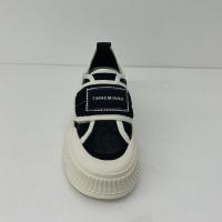 China OEM Black Canvas Trainers Womens Rubber Outsole Wide Fit Canvas Trainers for sale
