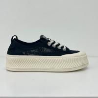 China Mid Top Breathable Mesh Sneakers Black Womens Fashion Trainers for sale