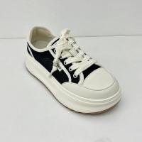 China Leisure Black And White Canvas Sneakers With Breathable Mesh Upper for sale