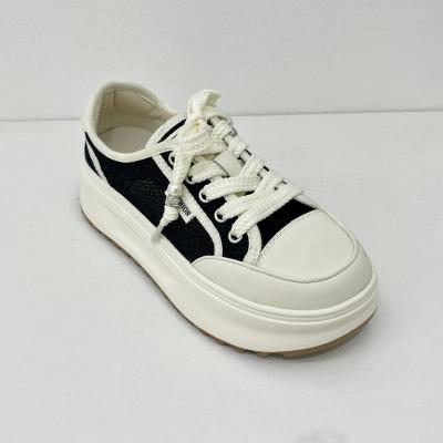 China Leisure Black And White Canvas Sneakers With Breathable Mesh Upper for sale