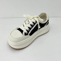 China Leisure Black And White Canvas Sneakers With Breathable Mesh Upper for sale