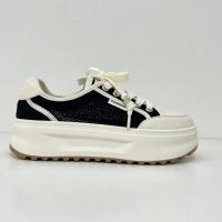 China Leisure Black And White Canvas Sneakers With Breathable Mesh Upper for sale
