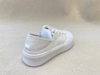 China Women white casual sneakers cover head round toe and low cut for sale