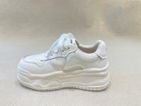 China Autumn White Canvas Trainers Heightening Womens White Leather Casual Sneakers for sale