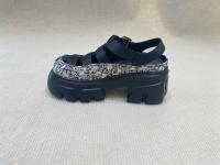 China Embroidered Women'S Platform Elevating Shoes for sale
