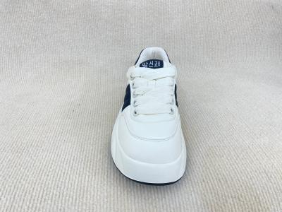 China Breathable Microfiber White Platform Trainers With Flat Heel And Lightweight for sale