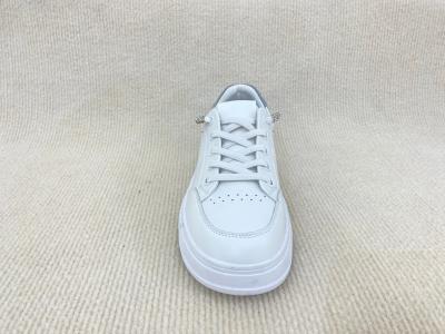 China Women pure white and flat heel sport shoes with breathable mesh and lace up for sale