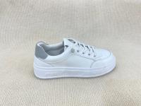 China Women pure white and flat heel sport shoes with breathable mesh and lace up for sale