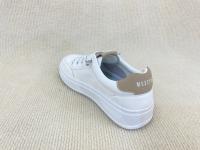 China Women comfort flat heel sport shoes with breathable mesh and lace up for sale