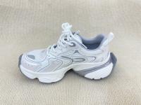 China Women white running shoes with thick soled and breathable mesh upper for sale