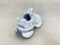 China Women white running shoes with thick soled and breathable mesh upper for sale