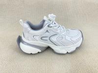 China Women white running shoes with thick soled and breathable mesh upper for sale