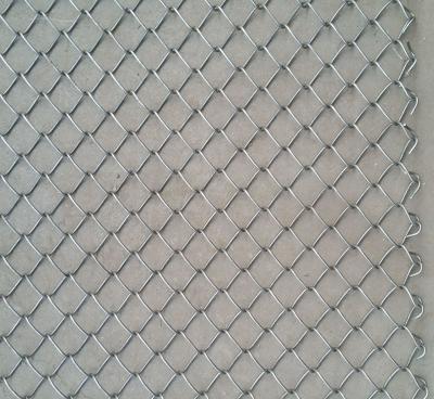 China HUANHANG 5x5cm Galvanized Chain Link Fence with PVC Coating - 2.0-4.8mm Wire Diameter, Custom Heights 1-3.6m for sale