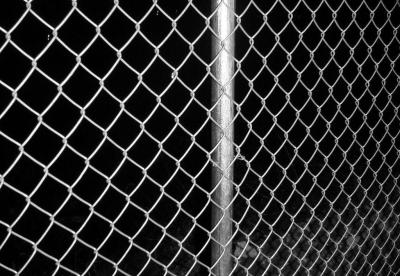 China Highway Diamond Chain Link Fence 2.0-6.0mm Wire Diameter with 2-15cm Mesh Size for Security and Perimeter Protection for sale