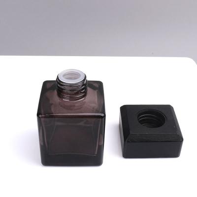 China Luxury Empty 100ml Gray Black Reed Glass Diffuser Bottle With Wooden Cap for sale