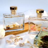 China Flat Square Room 100ml Reed Diffuser Glass Bottle With Stopper for sale