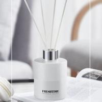 China Elegant Round Reed Diffuser Bottle Shiny Black And White 150ml Empty Perfume Diffuser Bottle for sale