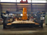 China Integrated Bridge Saw Cutting Machine 3200x2000mm Worktable 20.5kw for Stone Processing for sale