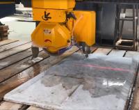 China 4 Axis Linkage CNC Bridge Cutting Machine 18.5kw 350-450mm Blade Automatic Table for sale