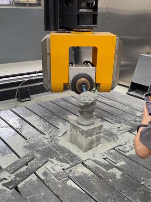 China 5 Axis CNC Bridge Saw Machining Center 20kW BT40 Spindle 9000kg for Stone Cutting Carving for sale