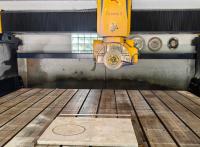 China Xianda 5 Axis Bridge Saw Cutting Machine 22kw 7500kg for Stone Profiling for sale